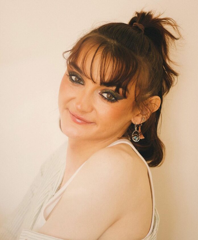 Biografía de Anthony Lexa, actriz trans que interpreta a Abbi en 'Sex ...