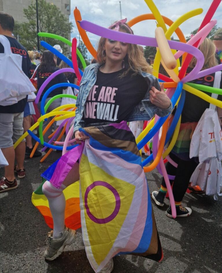 Biografía de Anthony Lexa, actriz trans que interpreta a Abbi en 'Sex ...