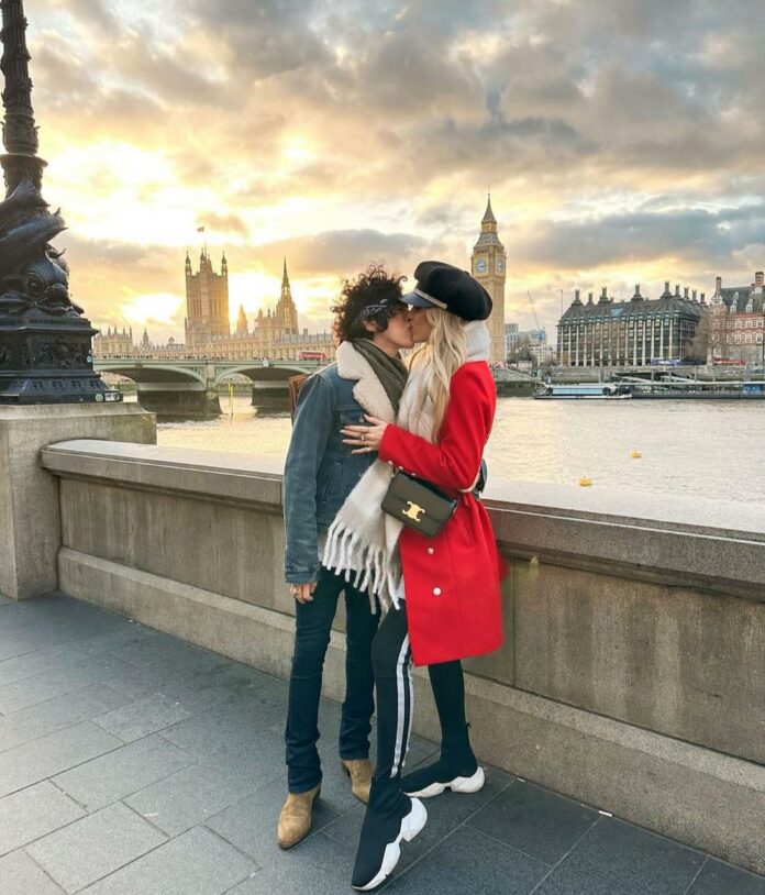 LP y su novia derrochan amor en fotos y videos - Saficosmos