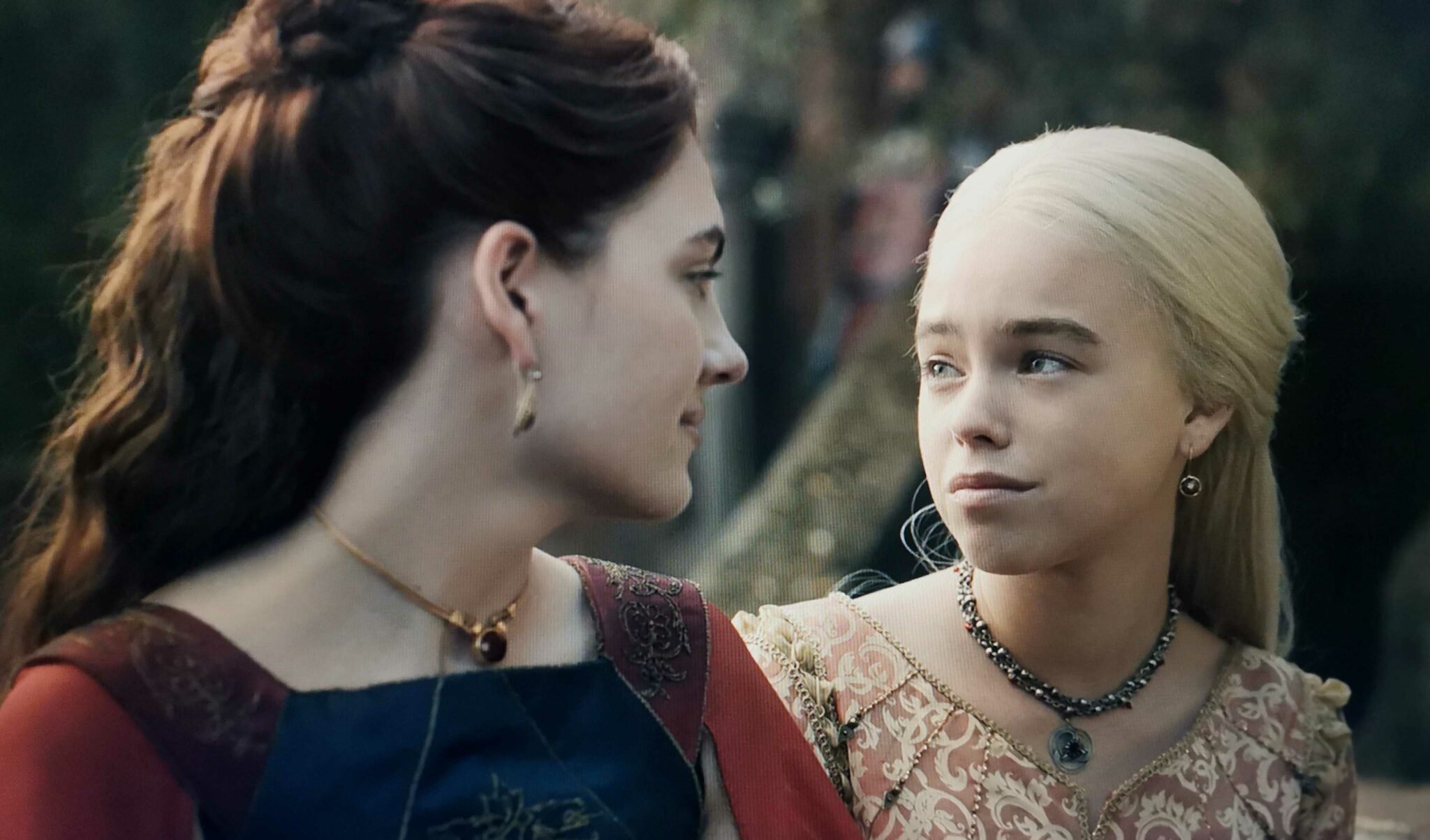 Razones por las que Alicent y Rhaenyra (HOTD) deberían de ser pareja - Saficosmos