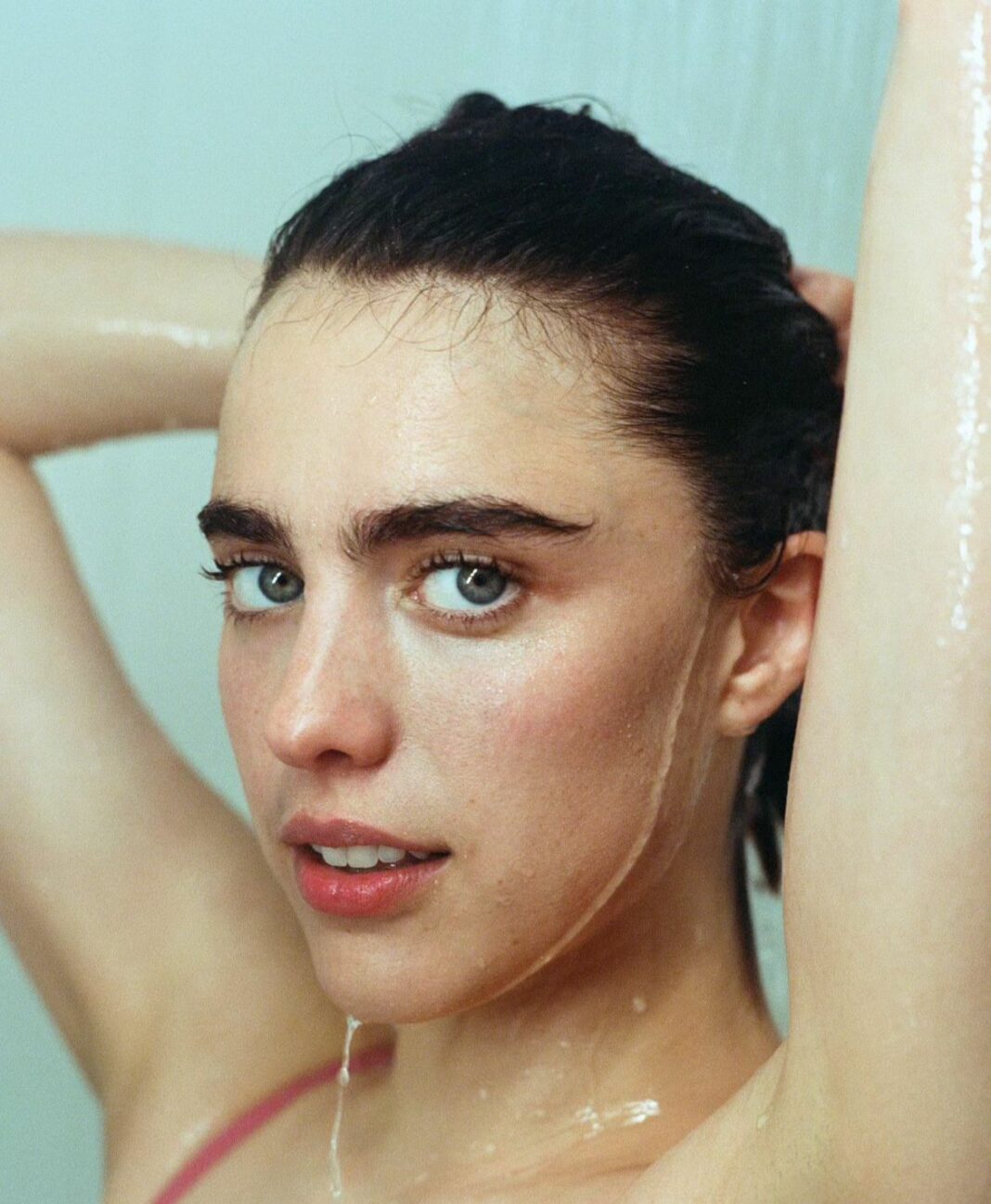 Biografía de Margaret Qualley, actriz de 'The Substance' - Saficosmos